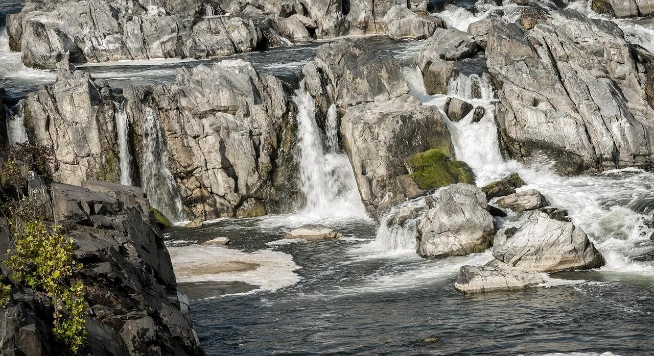 Great Falls Hiking Trail Guide
